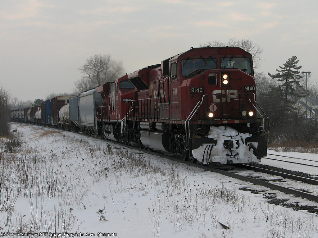 CP 9140 west at Spice